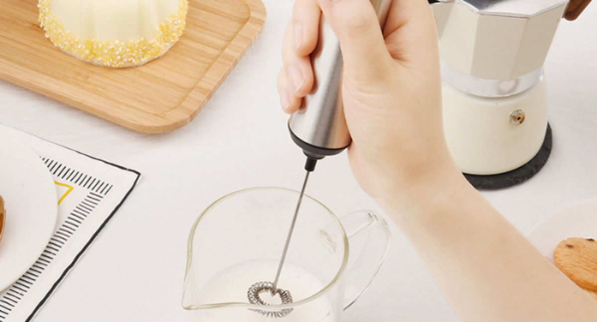 Máy đánh cafe tạo bọt cực dễ, có giá treo tiện lợi